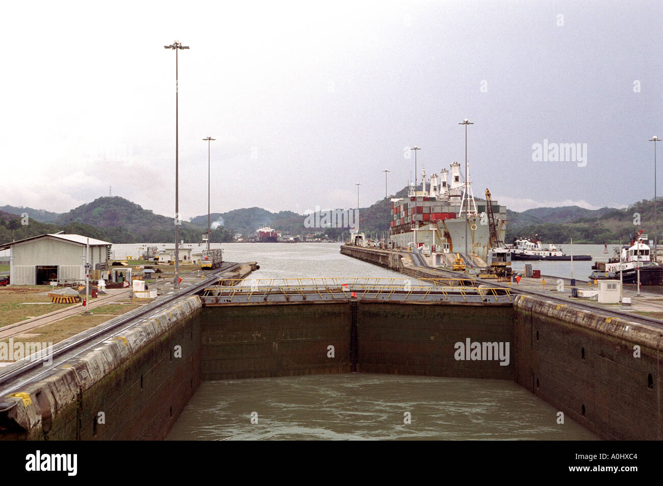 Royal canal locks hi-res stock photography and images - Alamy