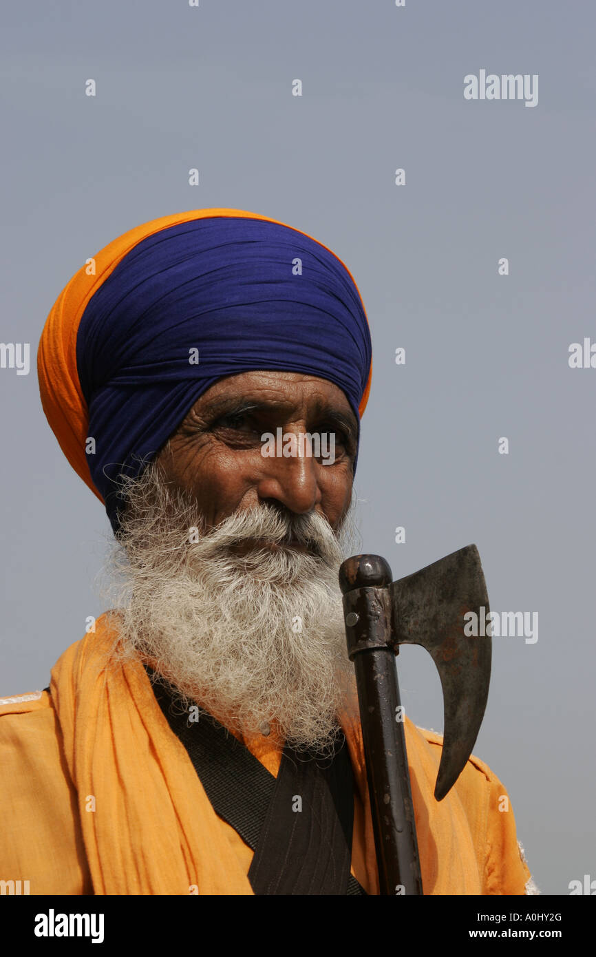Sikh wearing garb of warrior hi-res stock photography and images - Alamy