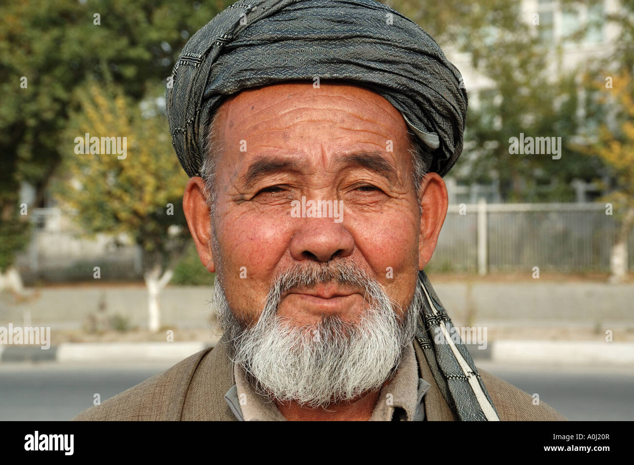 Man with gray beard and turban Uzbekistan Stock Photo - Alamy