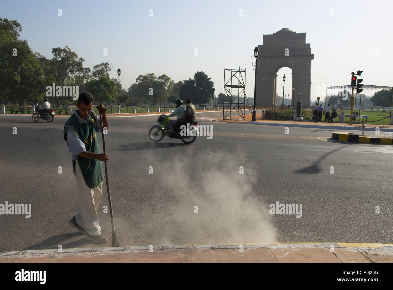 India road sweeper hi-res stock photography and images - Alamy