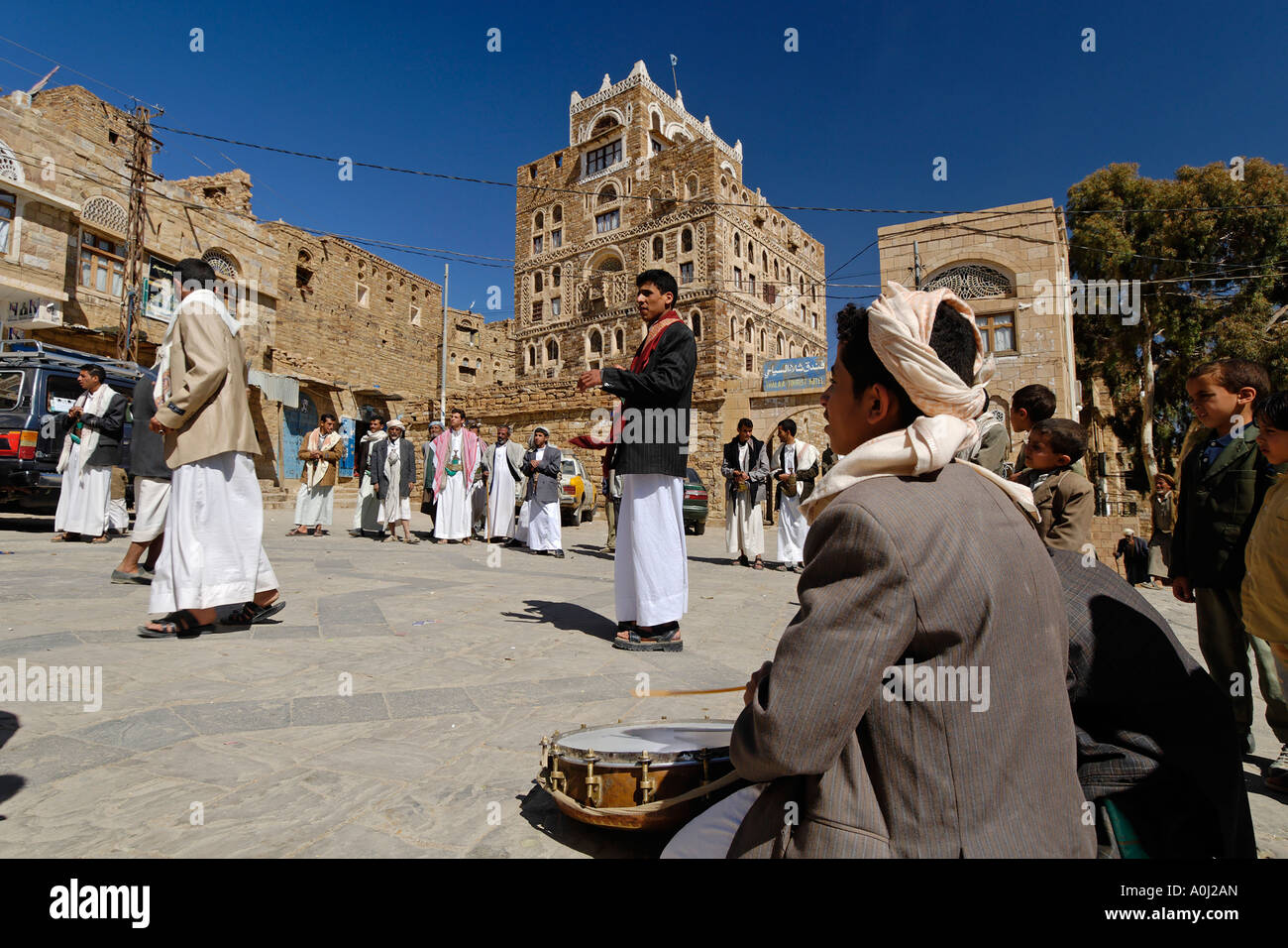 Yemen traditional music hi-res stock photography and images - Alamy