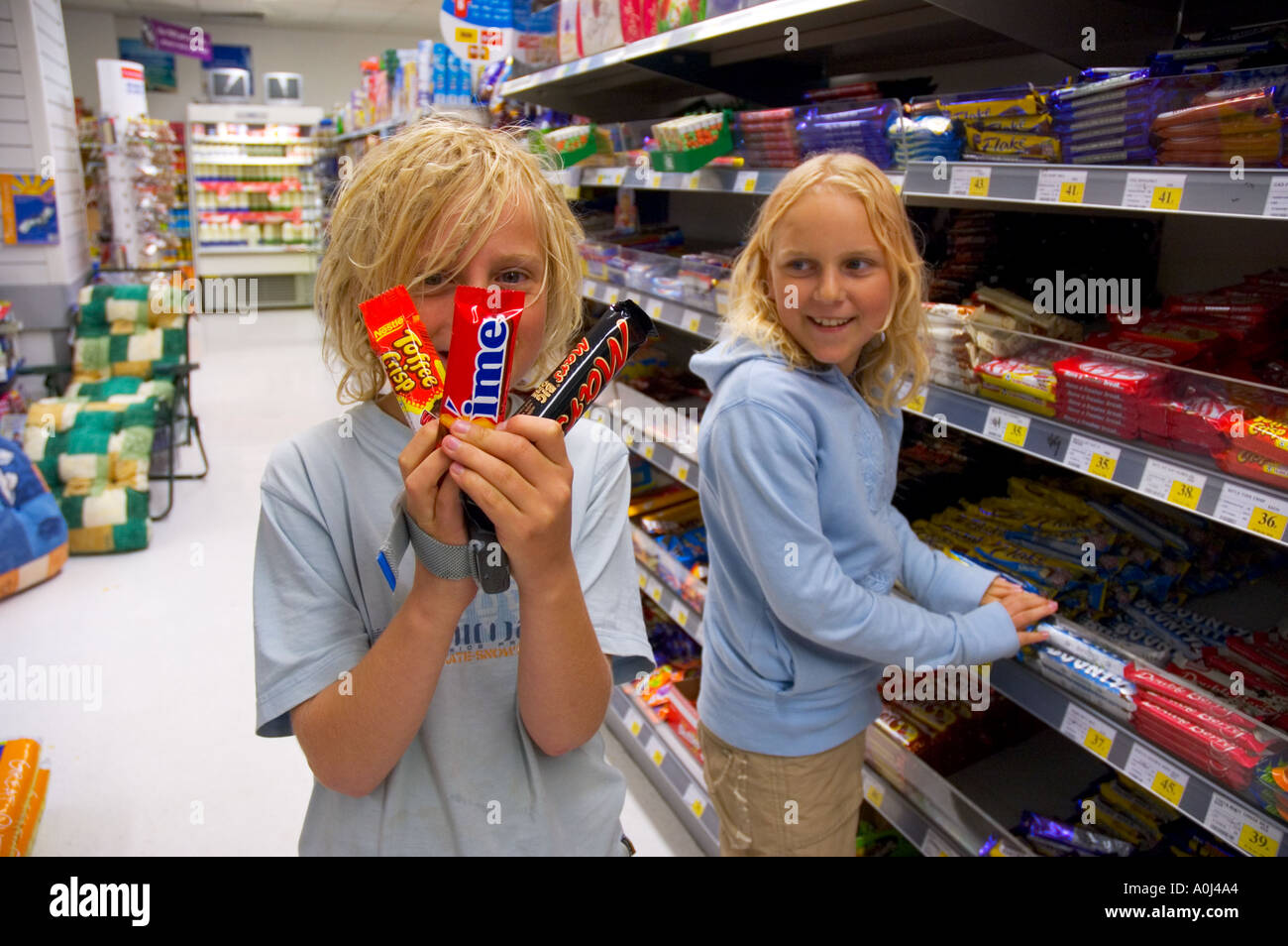 Child and sweets hi-res stock photography and images - Alamy