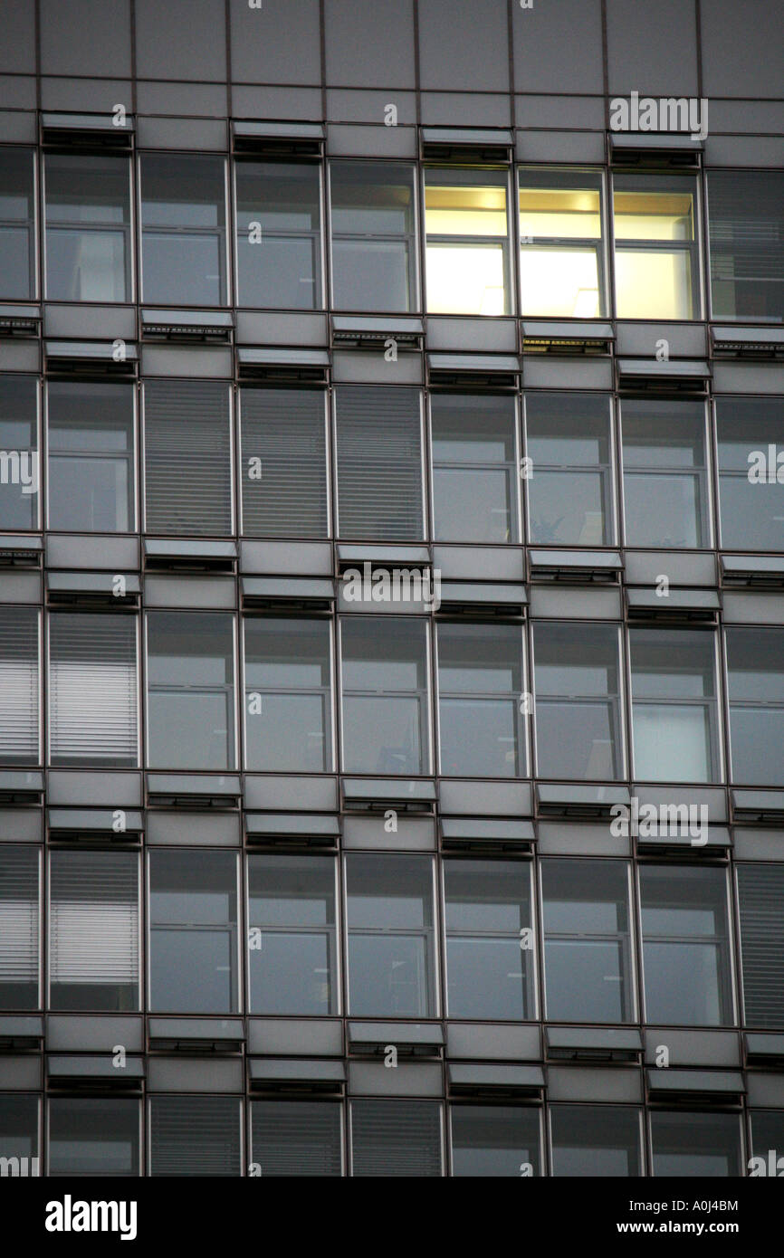 Office windows on building hi-res stock photography and images - Alamy