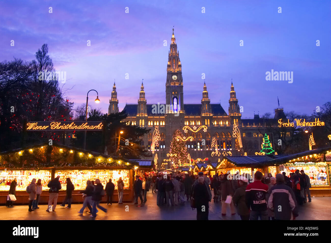 Rathaus weihnachtsmarkt wien hi-res stock photography and images - Alamy