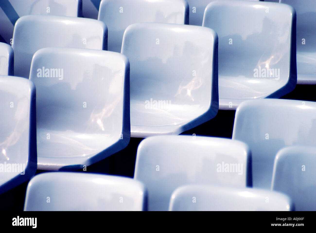 Empty seating chair row hi-res stock photography and images - Alamy