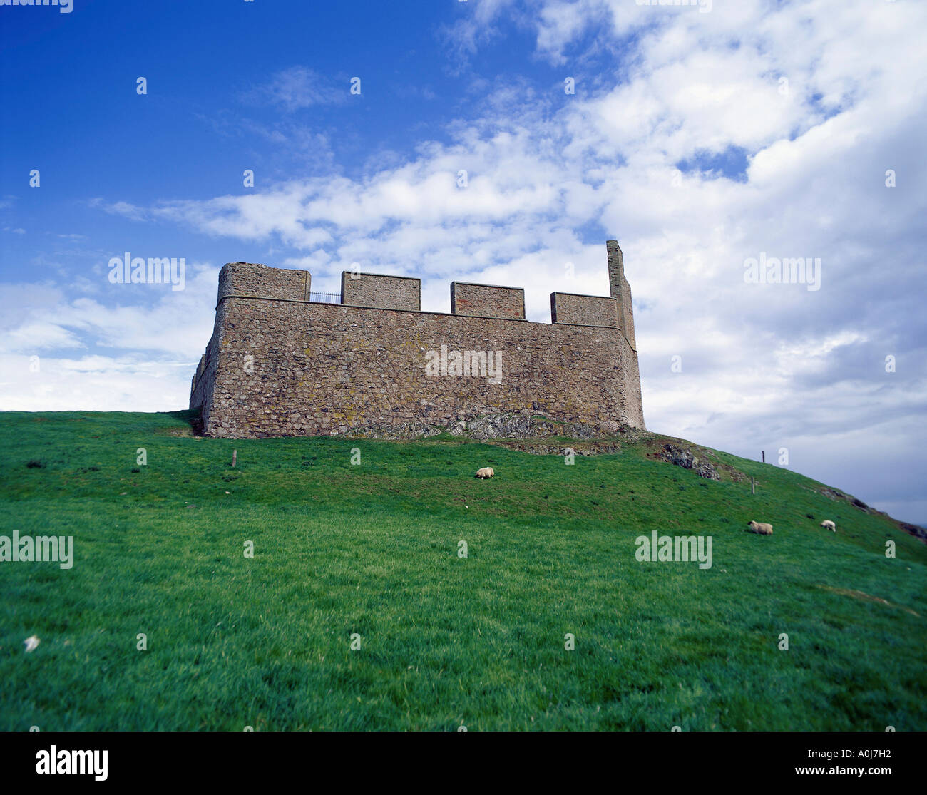 Hume castle ruin hi-res stock photography and images - Alamy