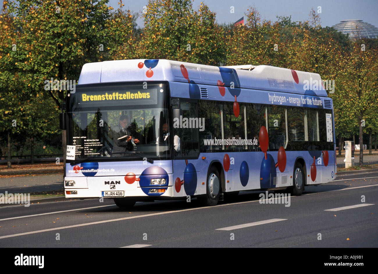 Fuel cell bus hi-res stock photography and images - Alamy