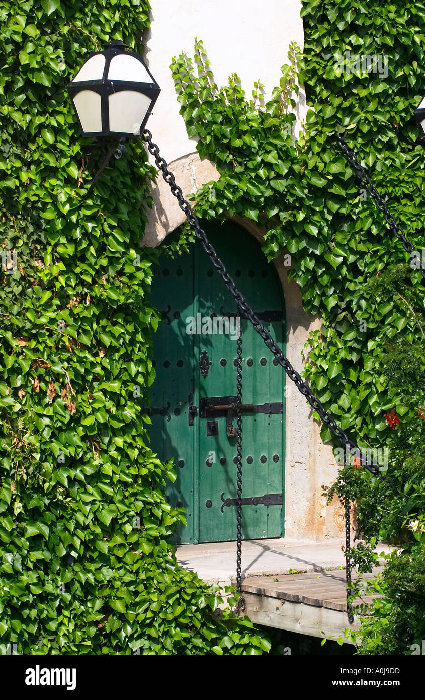 Ivy gate hi-res stock photography and images - Alamy