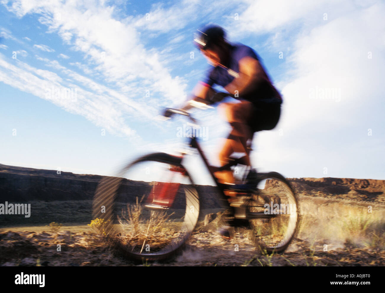 Man mt biking hi-res stock photography and images - Alamy