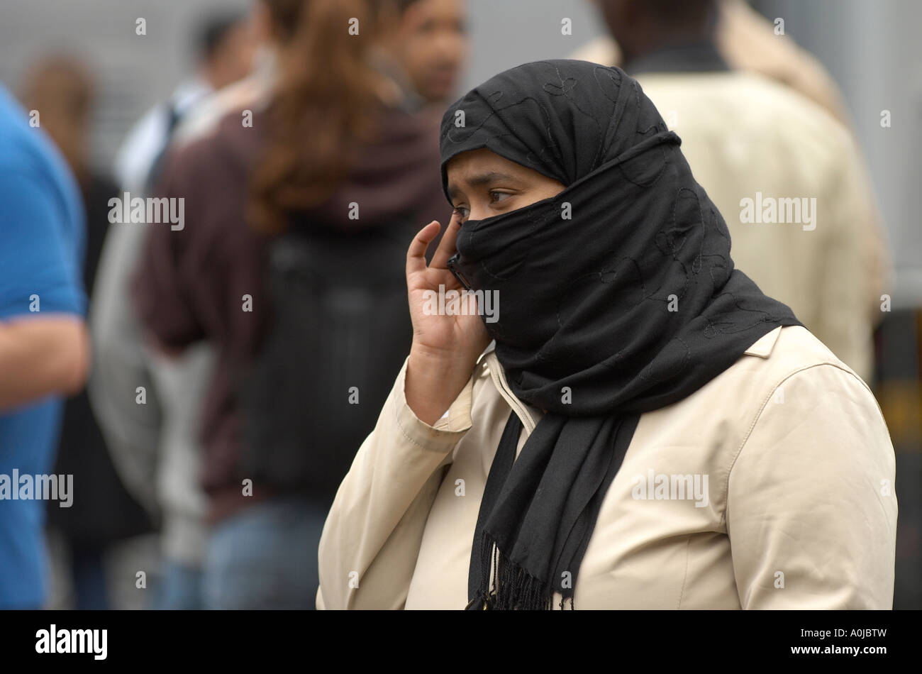 Muslim woman wearing niqab Stock Photo - Alamy