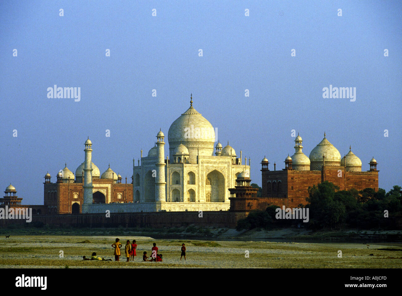India river scenery taj mahal hi-res stock photography and images - Alamy