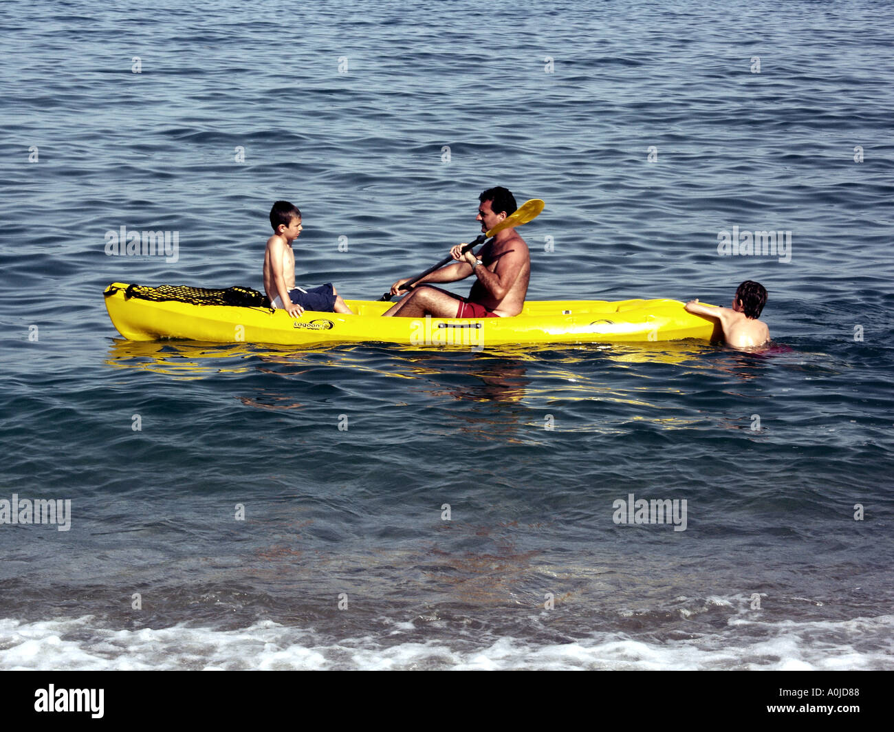 Playa de kayaks hi-res stock photography and images - Alamy