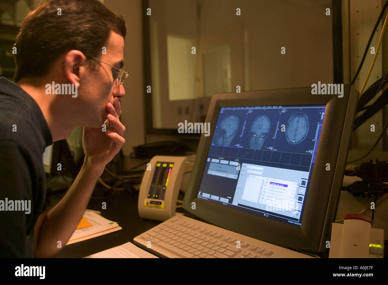 Fmri scan of brain hi-res stock photography and images - Alamy