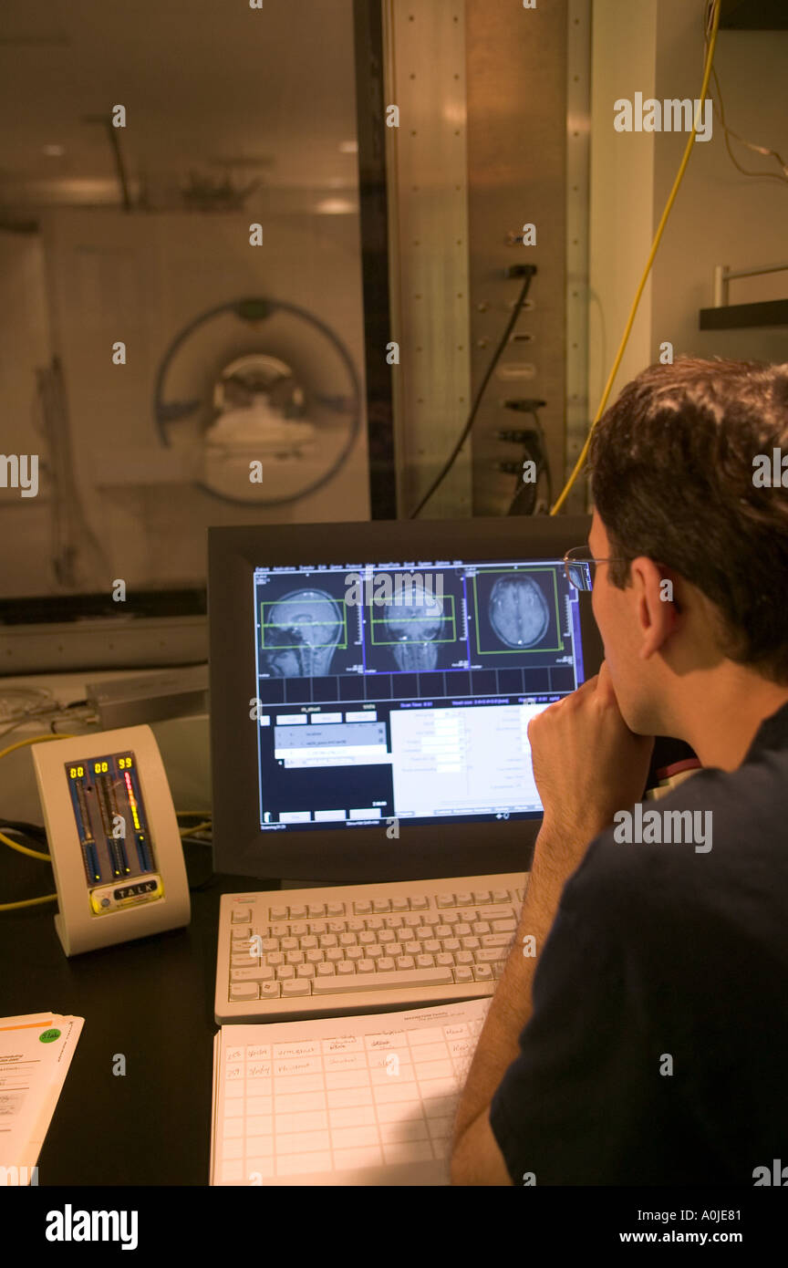 Fmri scan of brain hi-res stock photography and images - Alamy