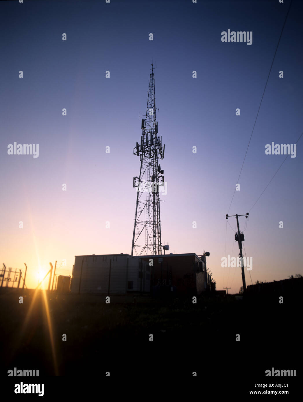 Telecommunications transmitter mast hi-res stock photography and images ...