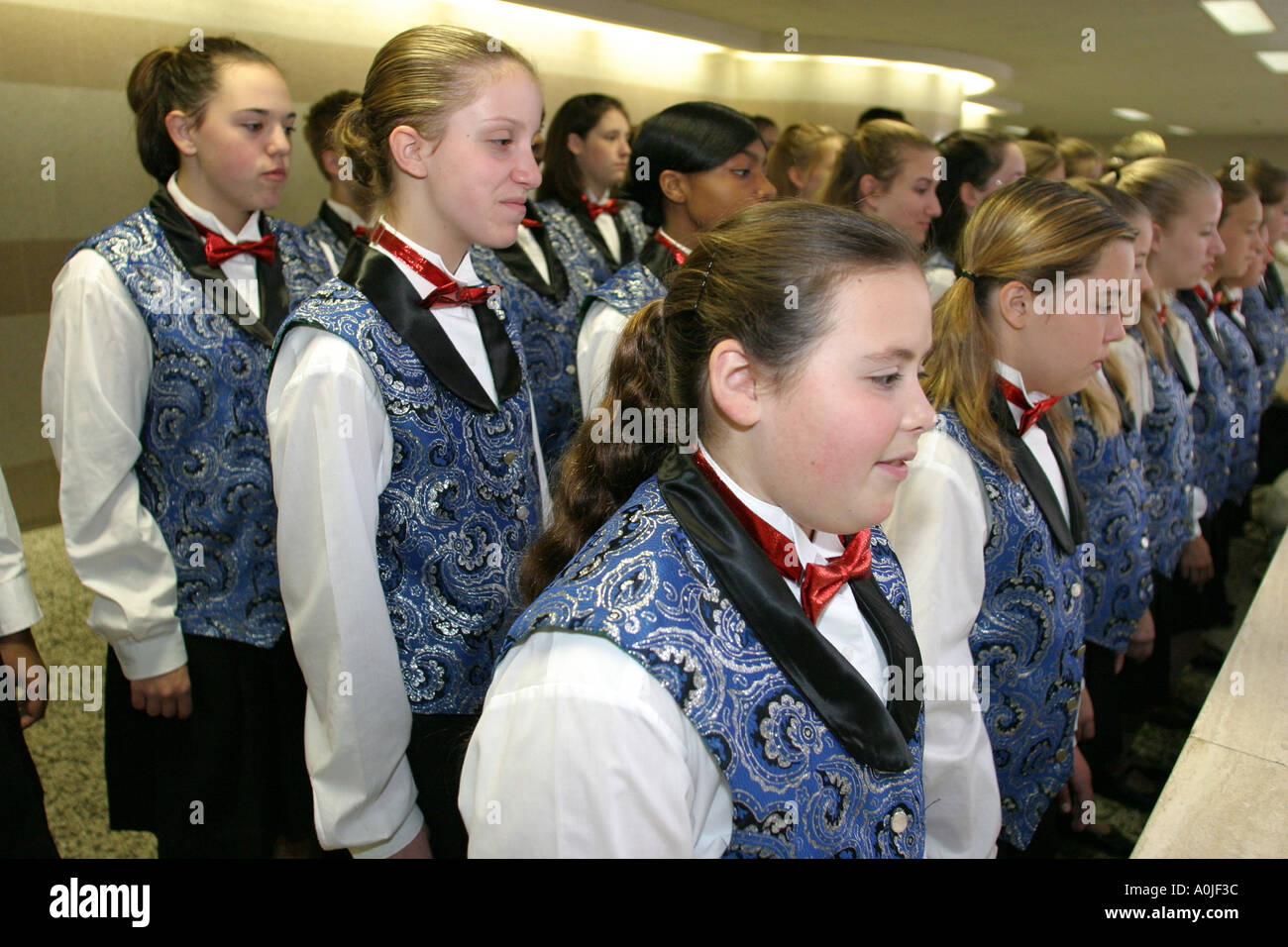Singing angels hi-res stock photography and images - Alamy