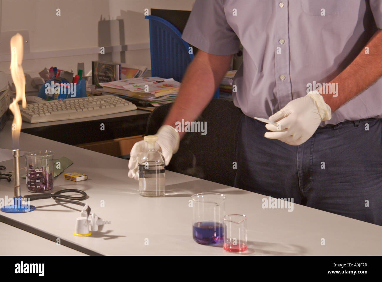 science laboratory equipment Stock Photo - Alamy