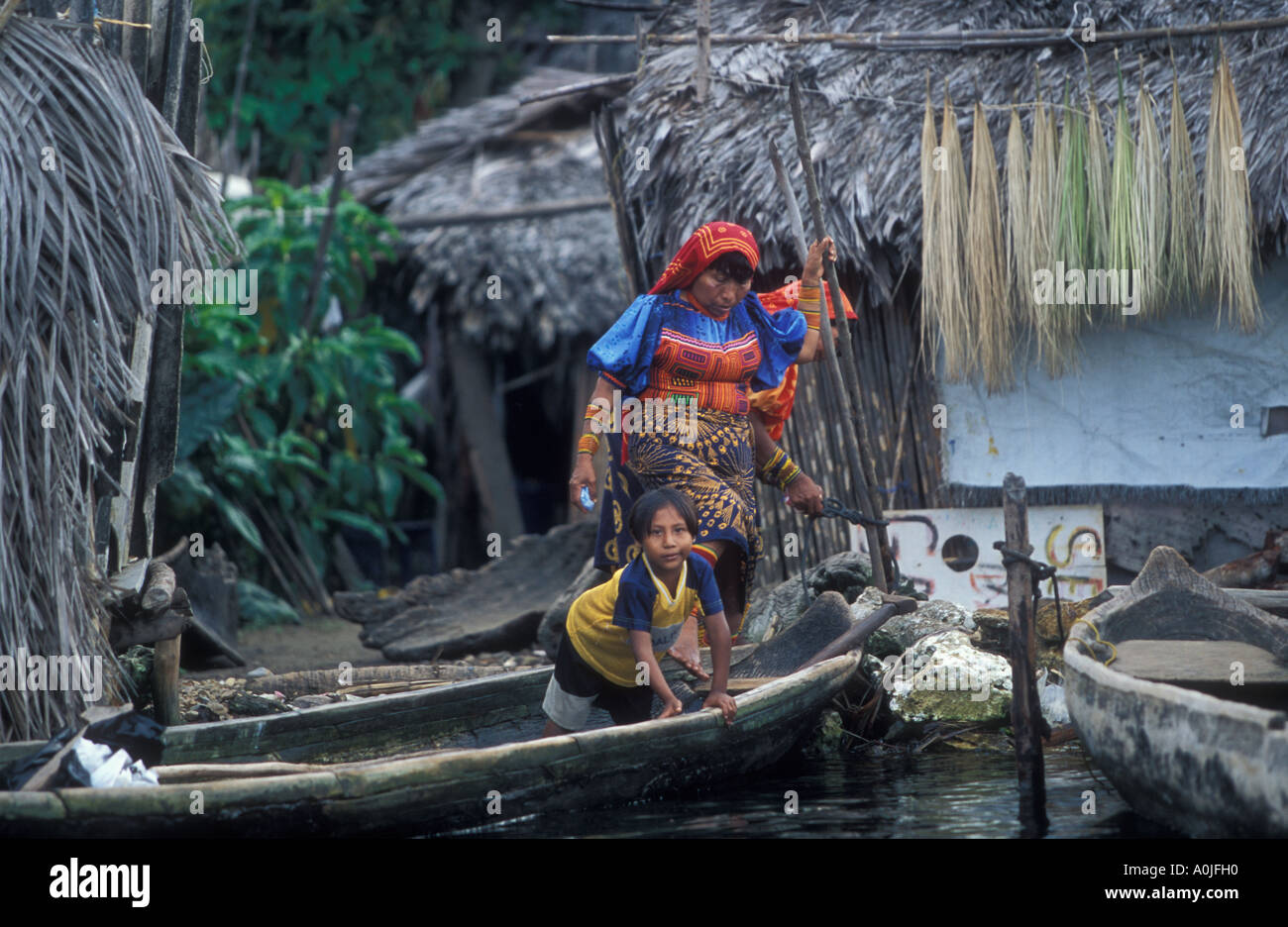 Cuna indians hi-res stock photography and images - Alamy