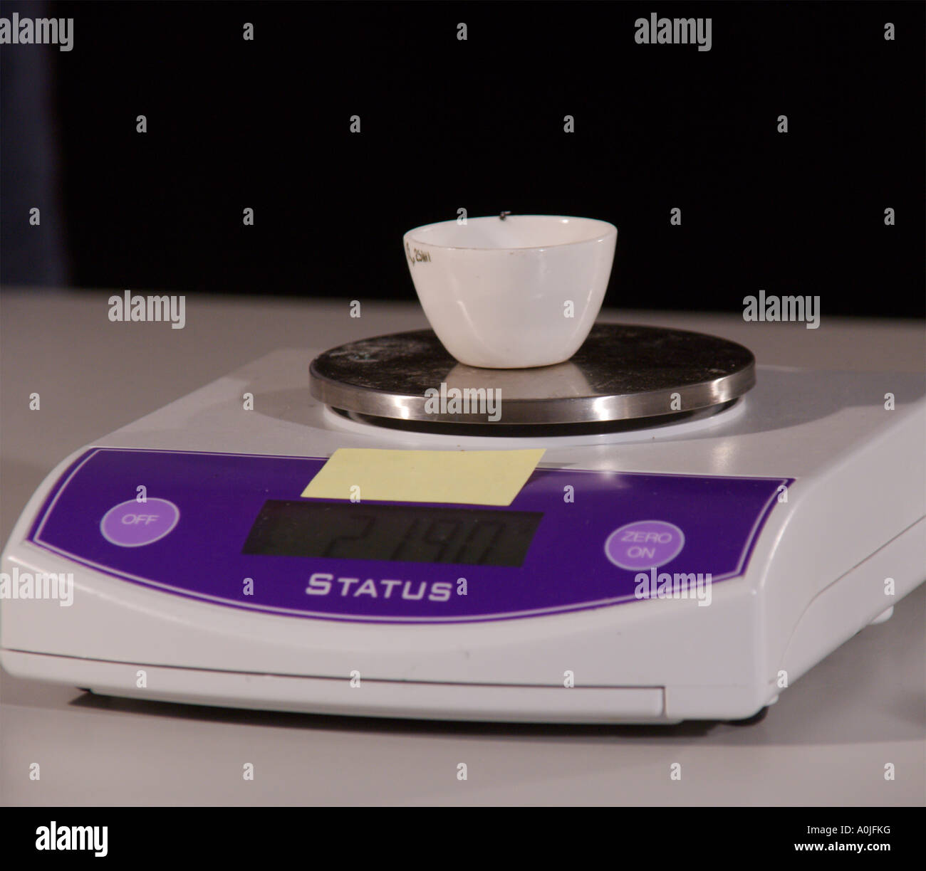 science laboratory equipment Stock Photo - Alamy