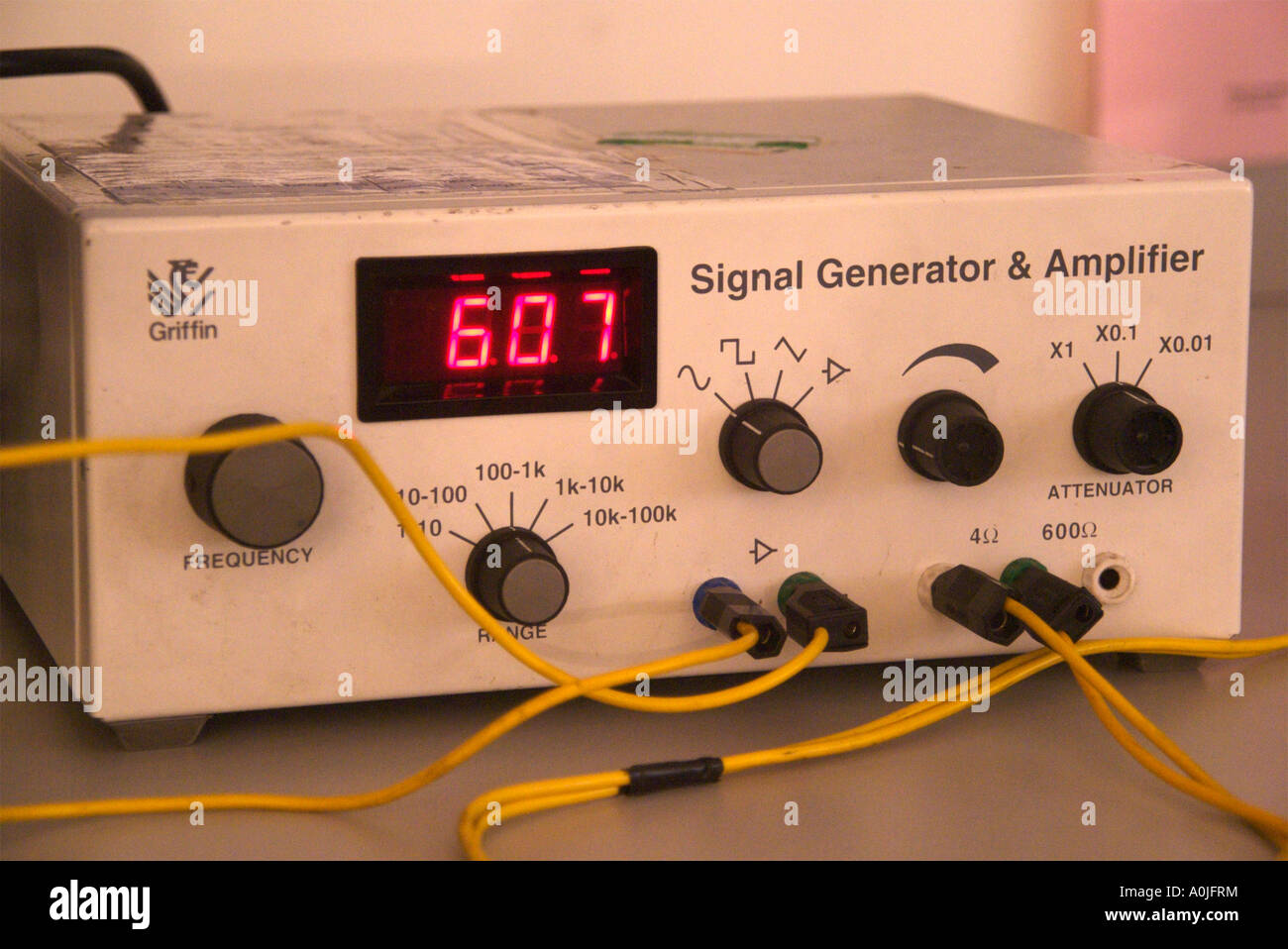 Cathode ray oscilloscope hi-res stock photography and images - Alamy