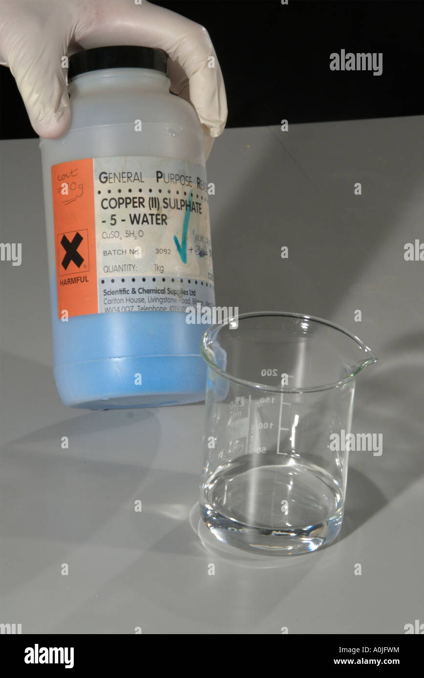 Copper sulphate beaker hi-res stock photography and images - Alamy