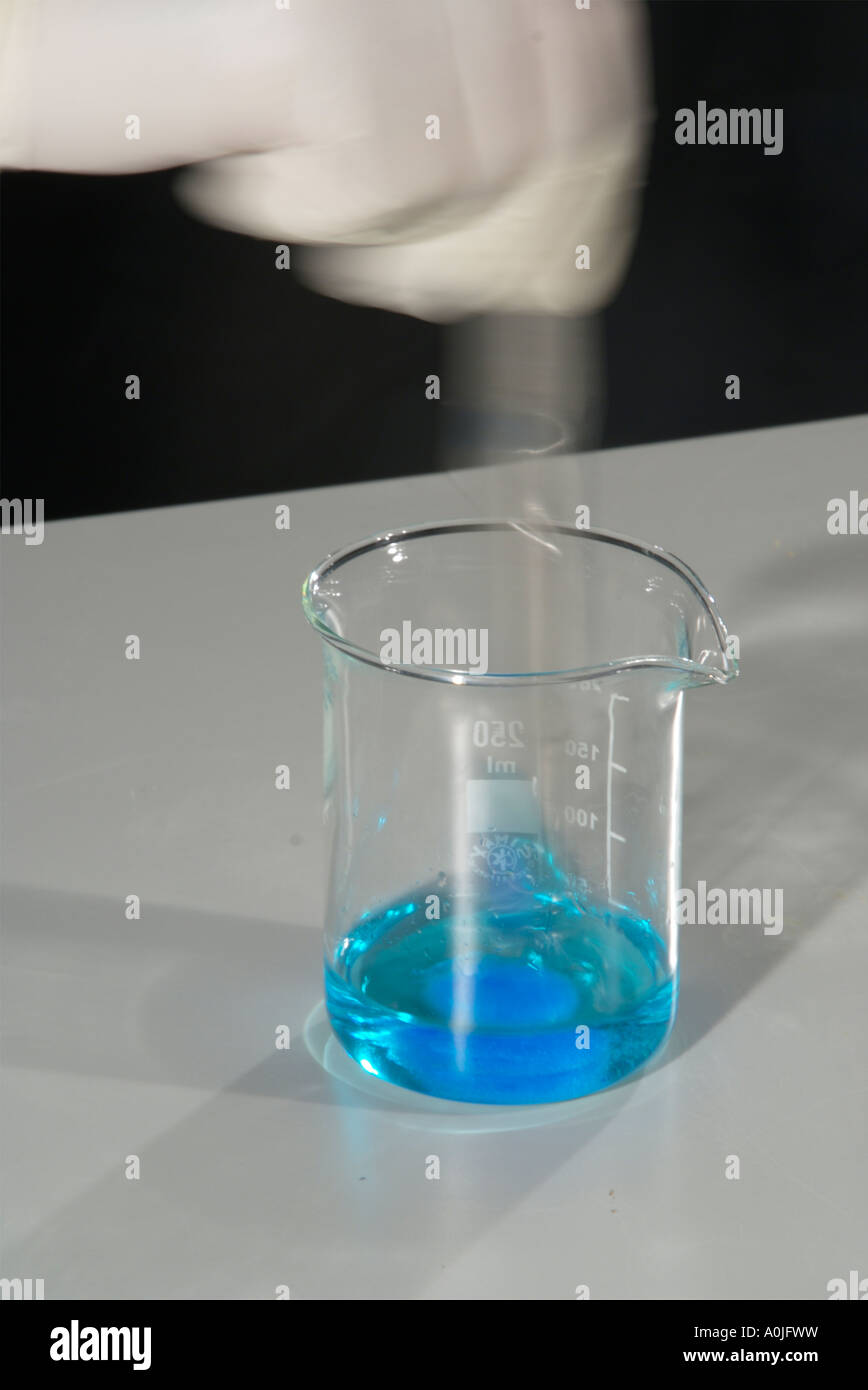 Copper sulphate beaker hi-res stock photography and images - Alamy