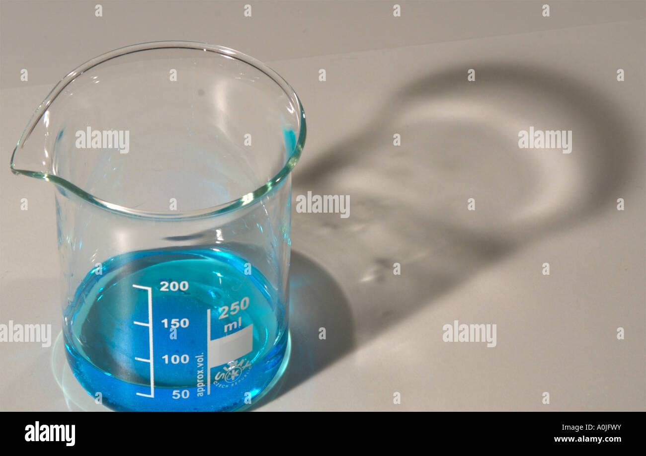 Copper sulphate beaker hi-res stock photography and images - Alamy