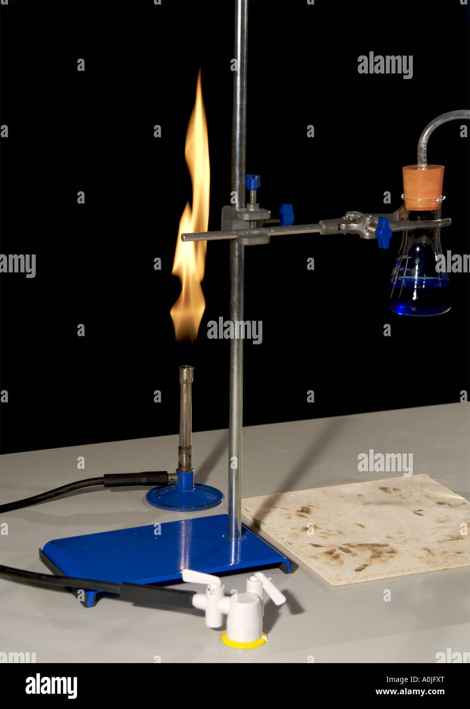Bunsen Burner Test Tube Stock Photos & Bunsen Burner Test Tube Stock ...