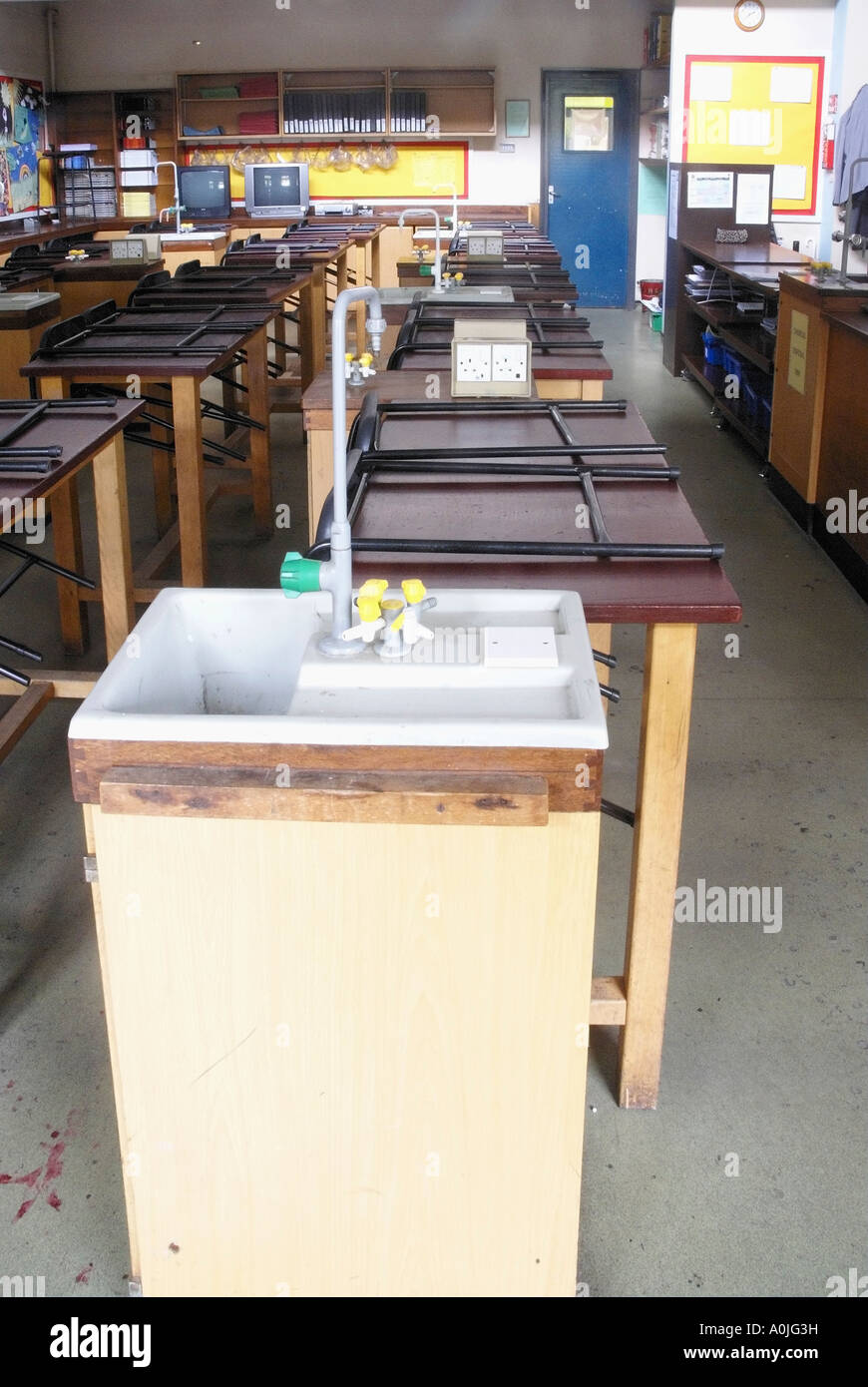 science laboratory equipment Stock Photo - Alamy