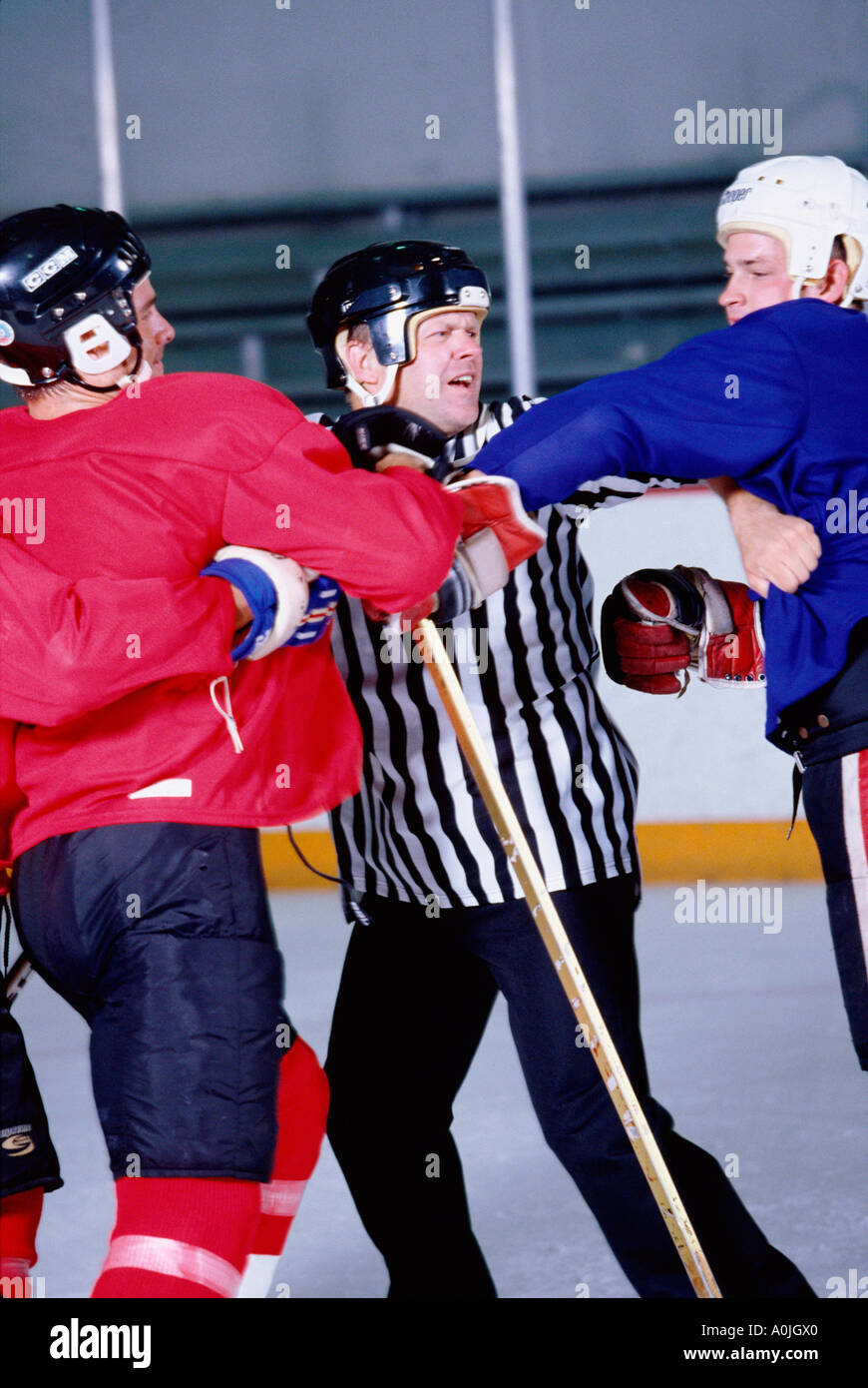 Ice hockey fight fighting hi-res stock photography and images - Alamy