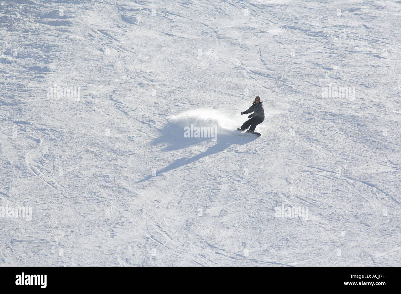 Young japanese woman snowboarding hi-res stock photography and images ...