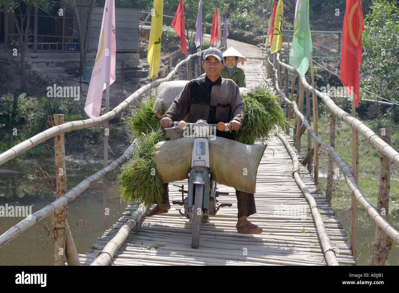 Vietnam motorbike loaded transport hi-res stock photography and images ...