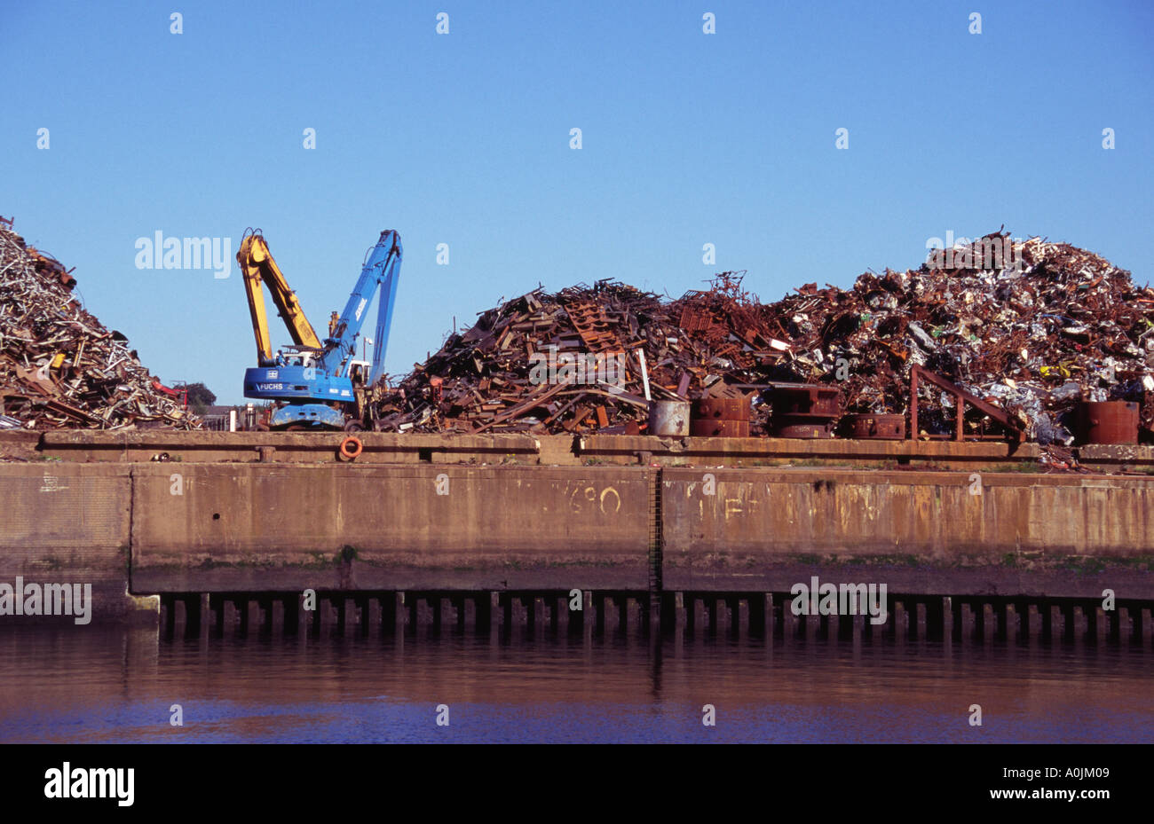 Scrap handling hi-res stock photography and images - Alamy