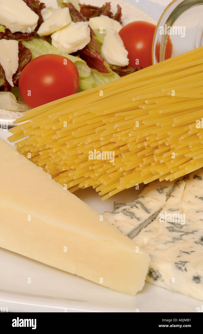 Close up uncooked spaghetti hi-res stock photography and images - Alamy