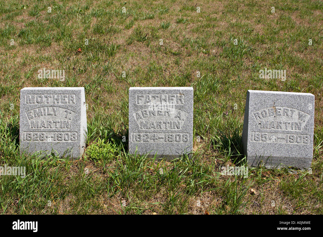 ILLINOIS Near Harvard Small family cemetery plot grave markers for ...