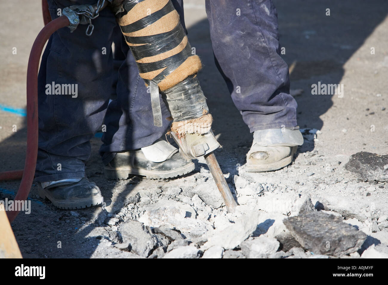 CONSTRUCTION WORKER DRILLING, JACKHAMMER Stock Photo - Alamy