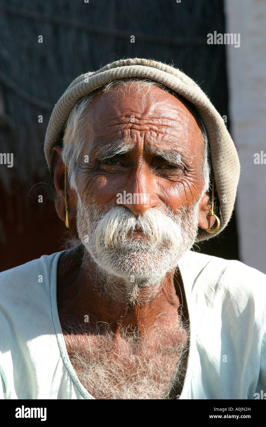 Bishnoi man in the Thar desert, Rajasthan, India Stock Photo - Alamy