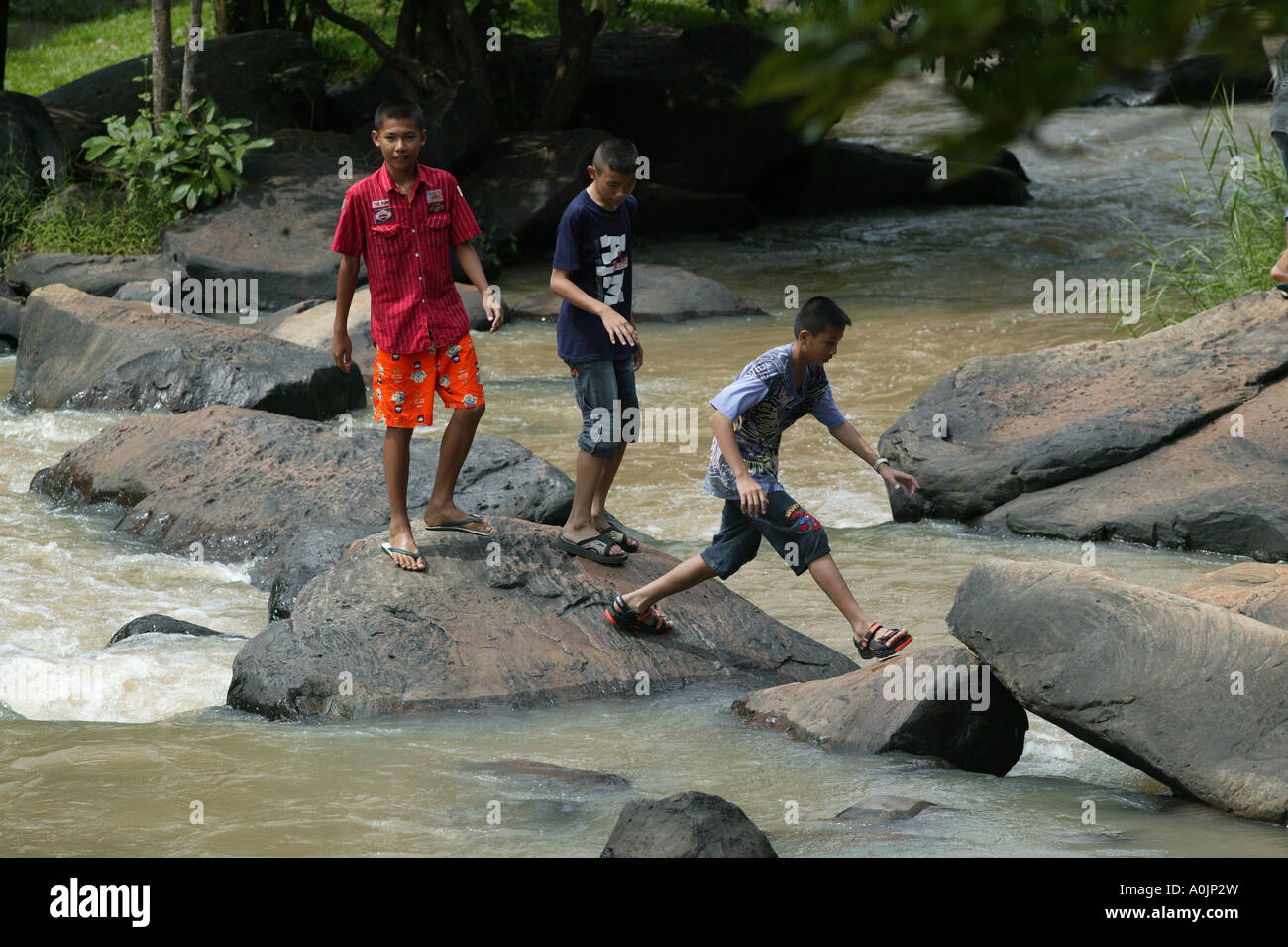 Boys jumping in river hi-res stock photography and images - Alamy