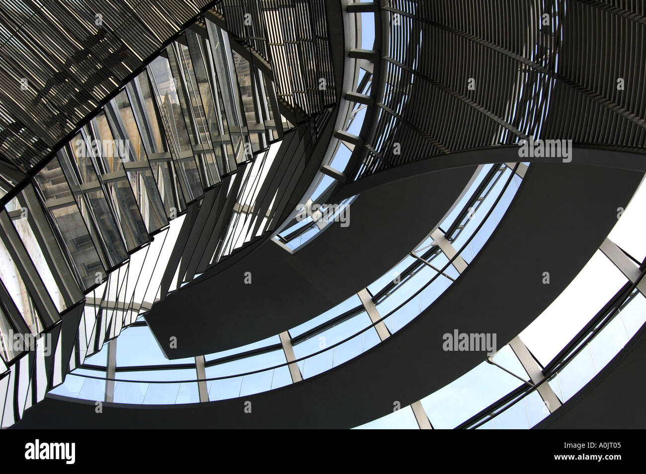 The sloping visitors ramp inside the new glass dome over the Reichstag ...