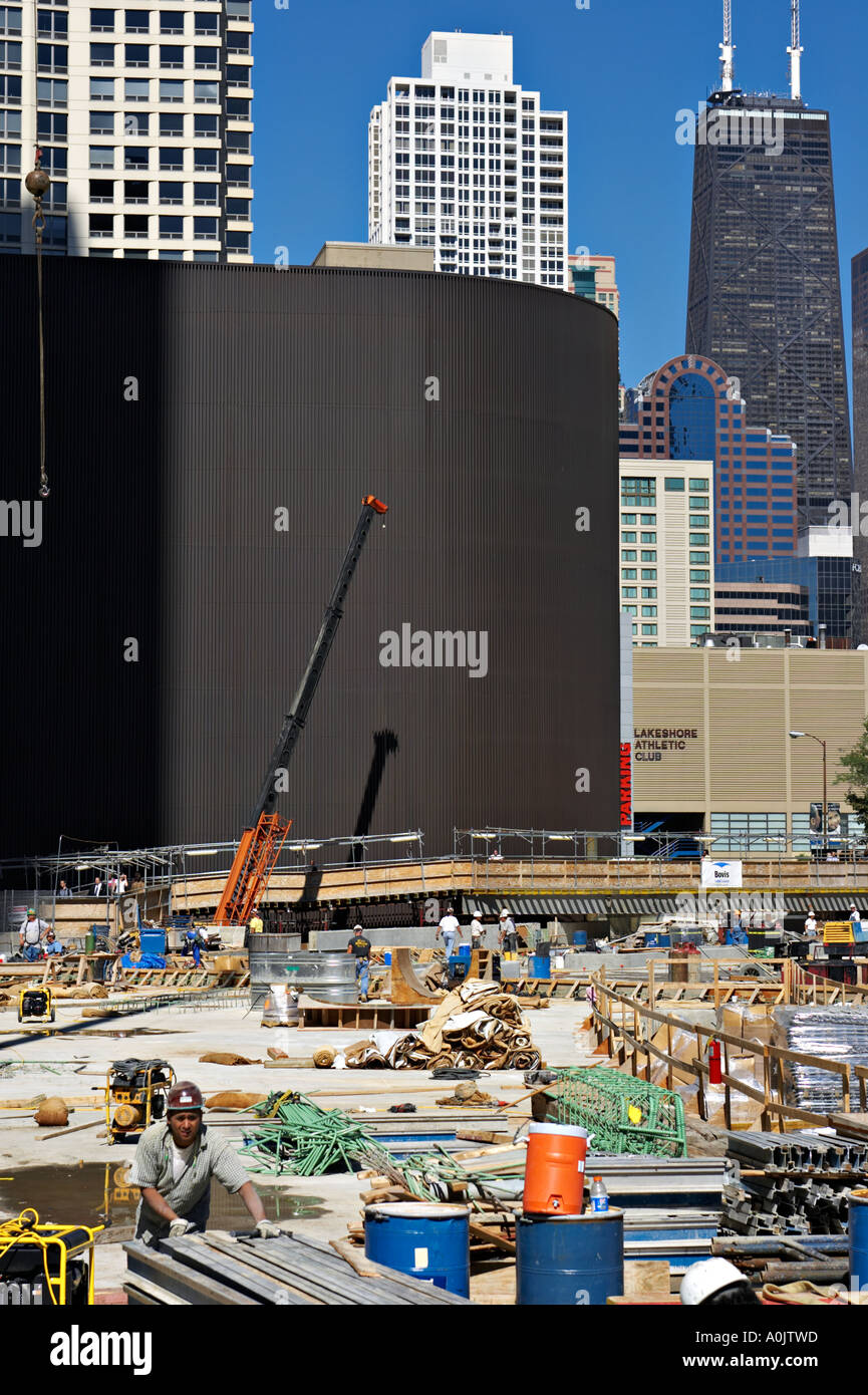 WORKERS Chicago Illinois Construction site for Trump Tower construction ...