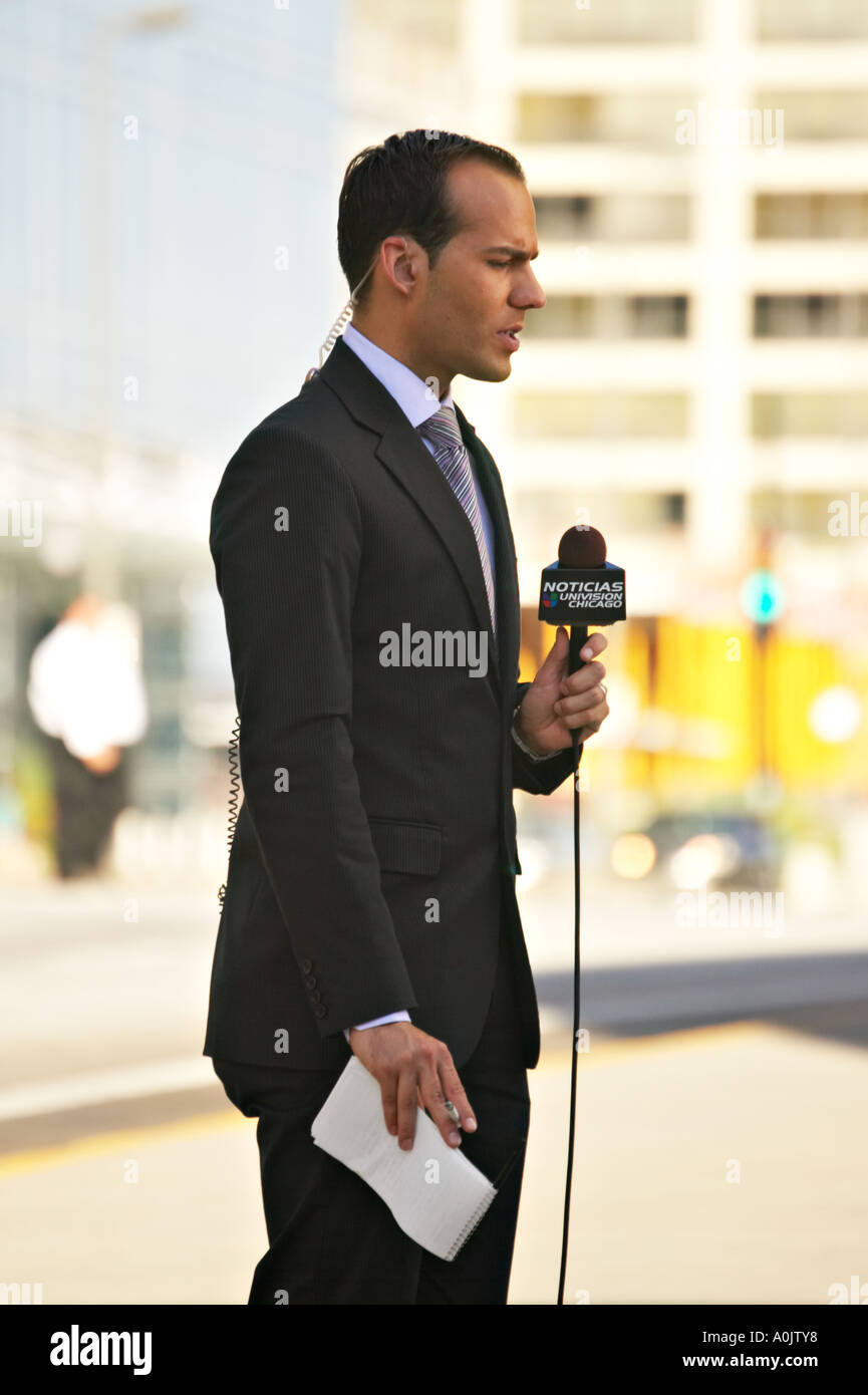 Tv camerman camera man reporter hi-res stock photography and images - Alamy