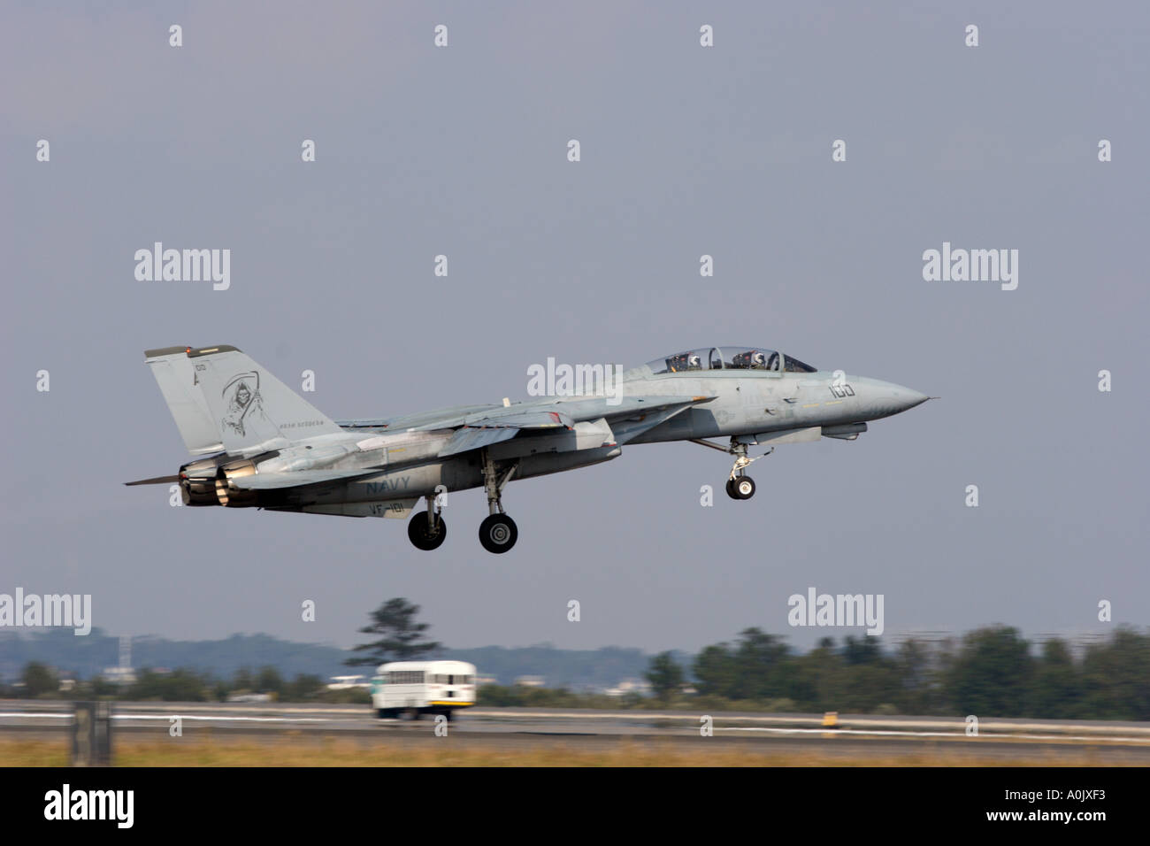 F14 Tomcat fighter jet doing maneuvers at air show in Jacksonville ...