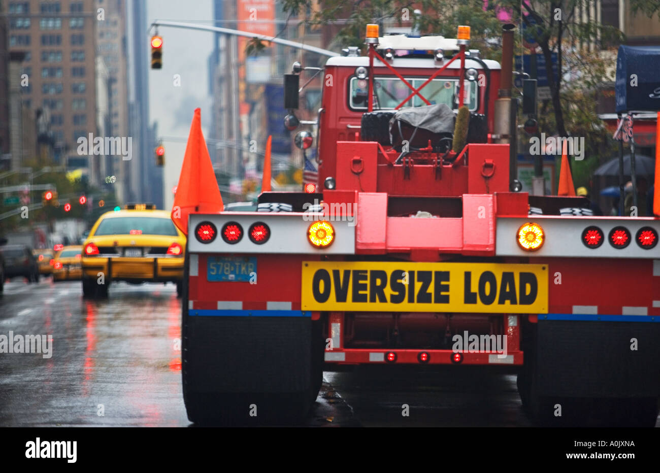 Truck wide load sign hi-res stock photography and images - Alamy