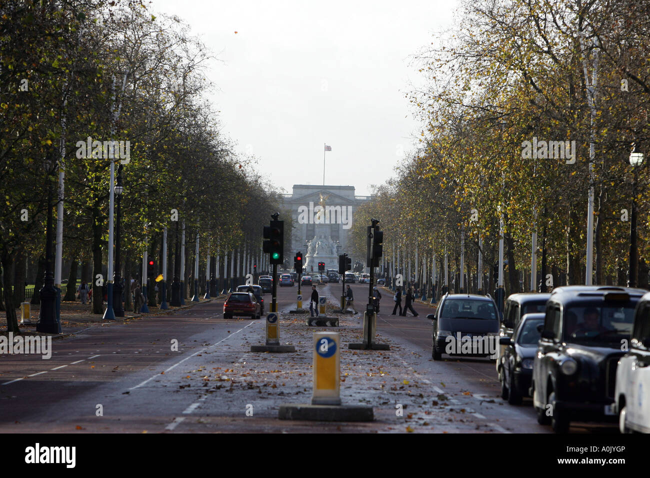 View down the Mall to Buckingham Palace London England Stock Photo - Alamy
