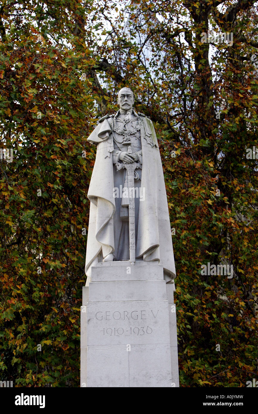 George v statue hi-res stock photography and images - Alamy