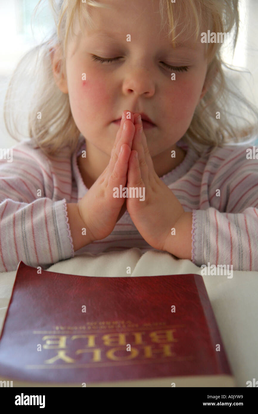 Child praying bedtime hi-res stock photography and images - Alamy