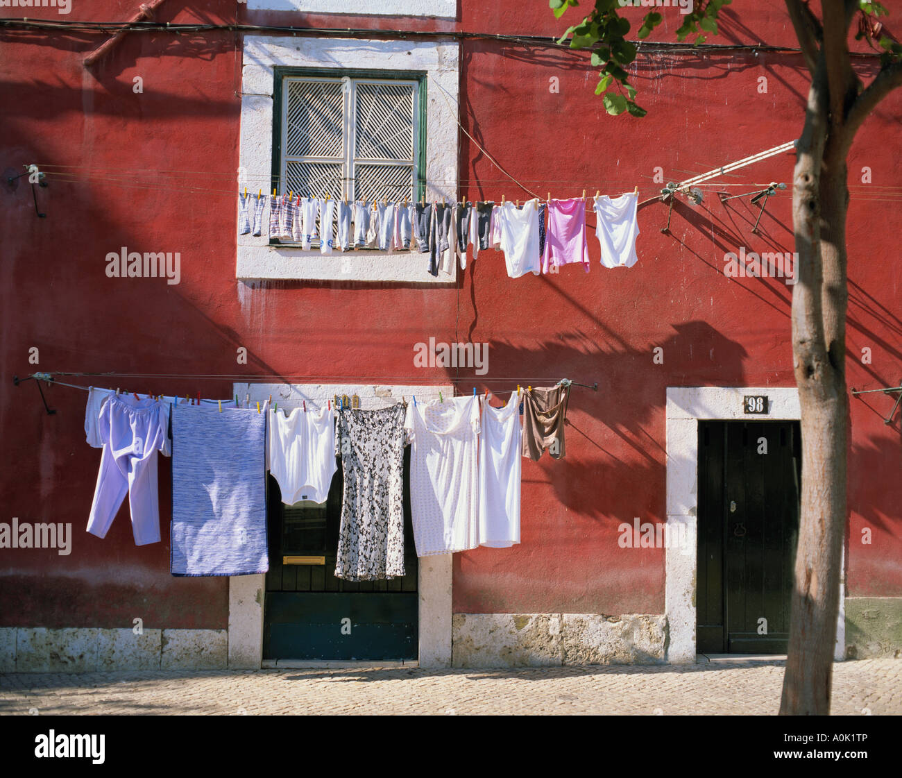 PORTUGAL LISBON ALFAMA BUILDING DETAIL WITH WASHING Stock Photo - Alamy