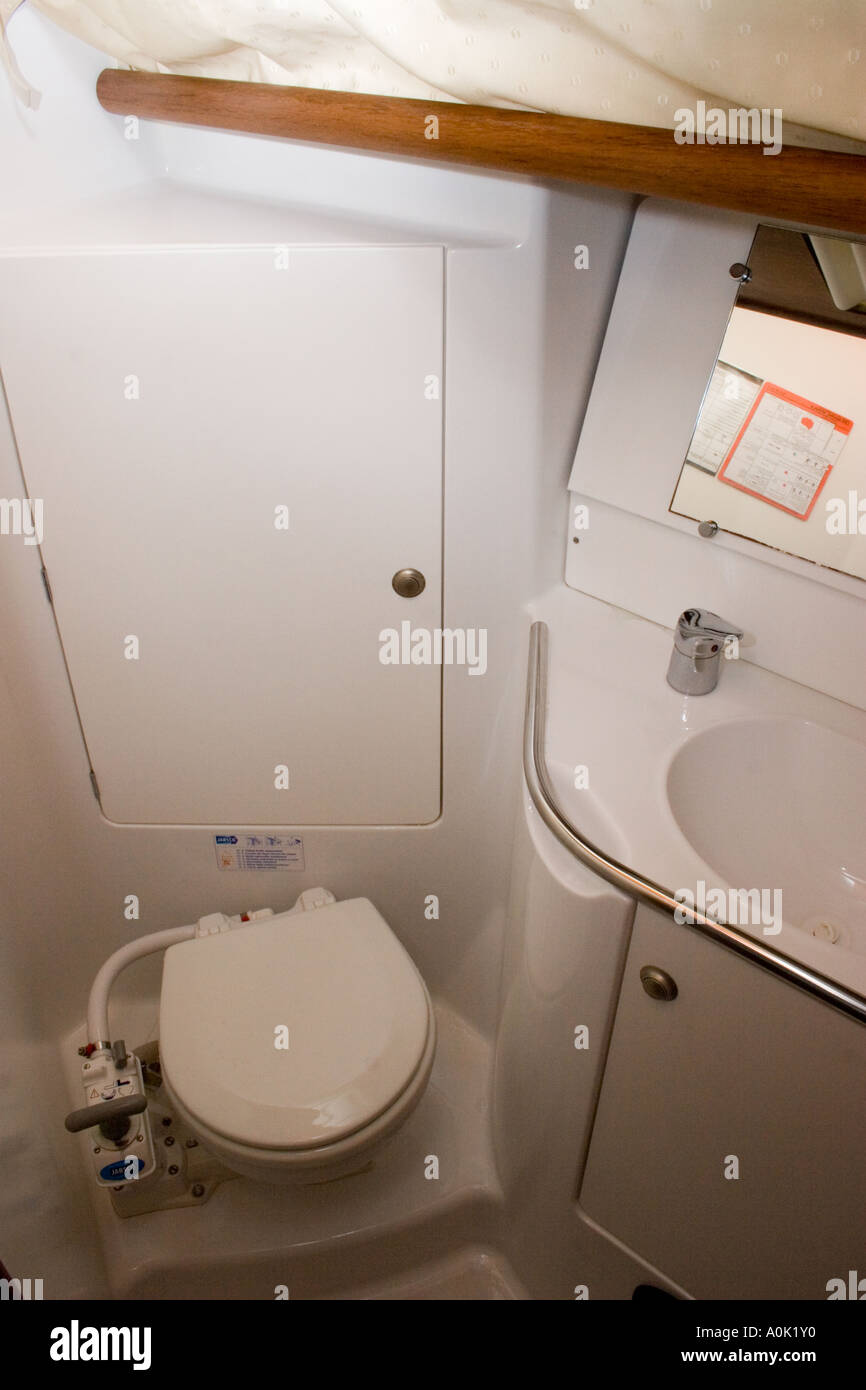 Ships toilet hi-res stock photography and images - Alamy