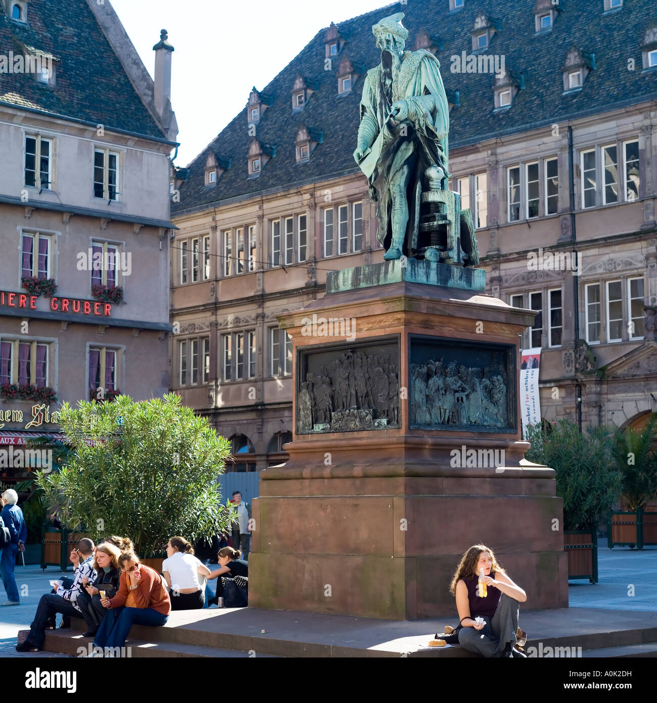 Gutenberg monument Strasbourg, Chamber of Commerce building, people ...