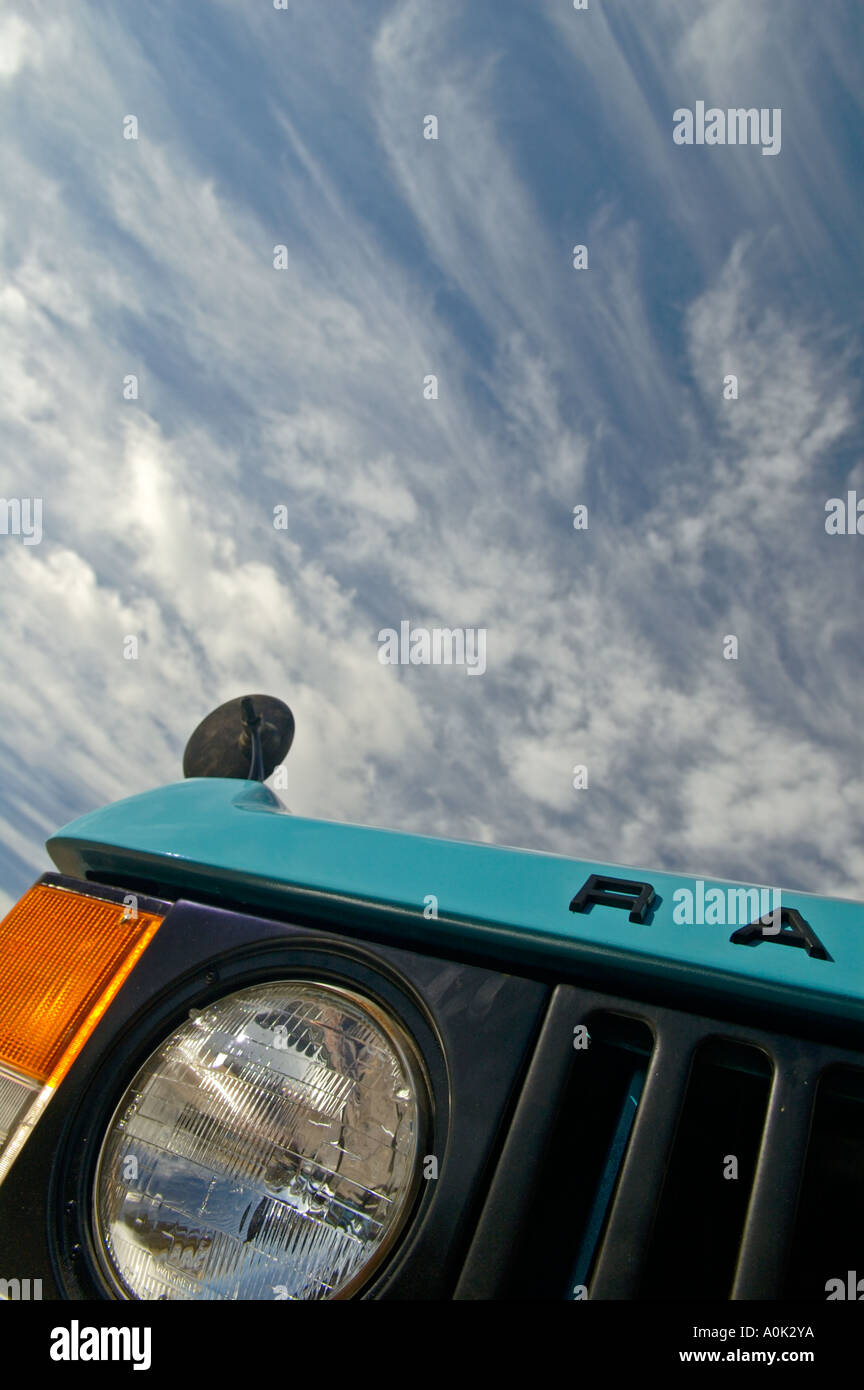 Front view onto freschly restored very early classic 1970 Range Rover ...
